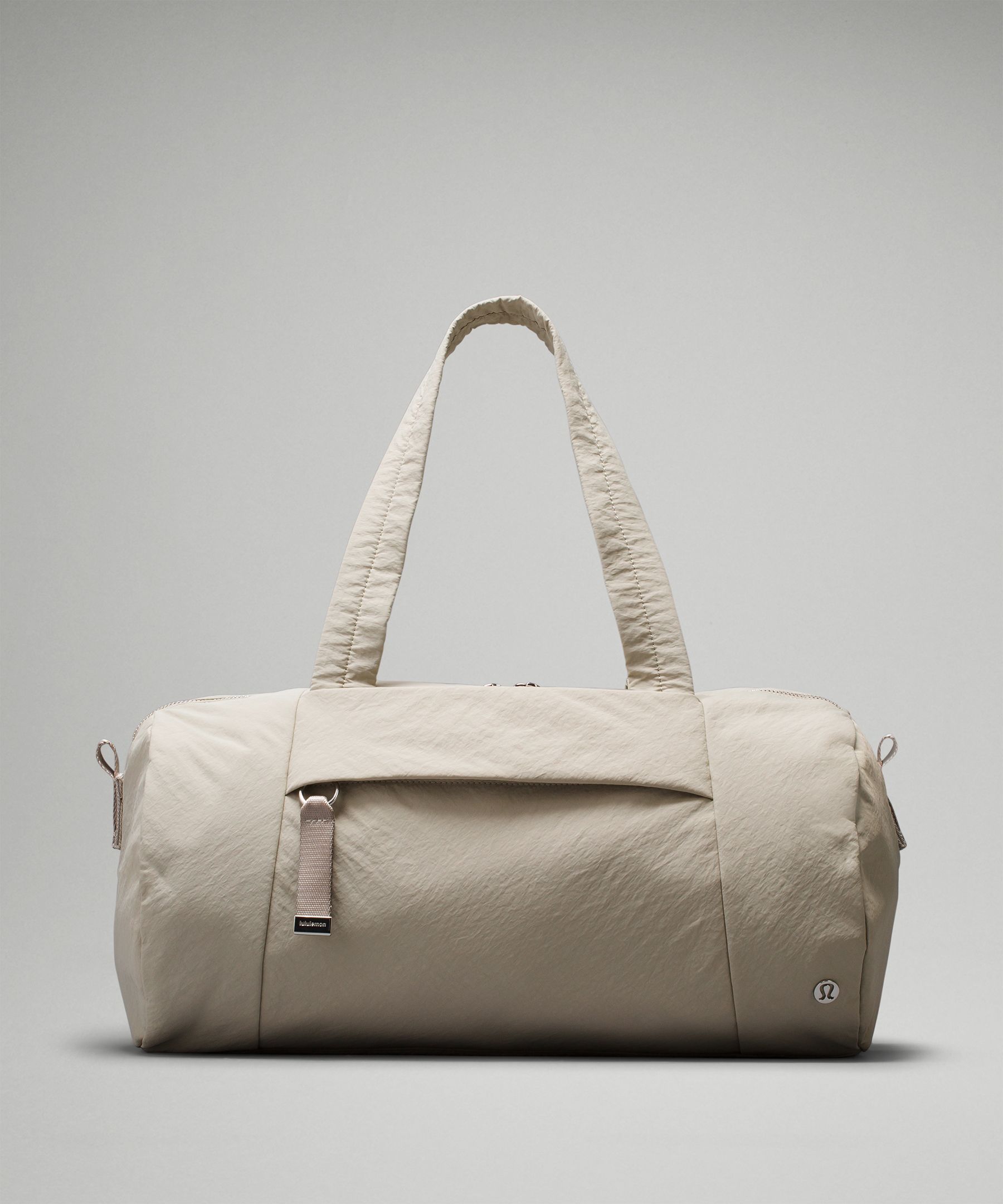 Lululemon On My Level Barrel Duffle Bag - Raw Linen | Editorialist